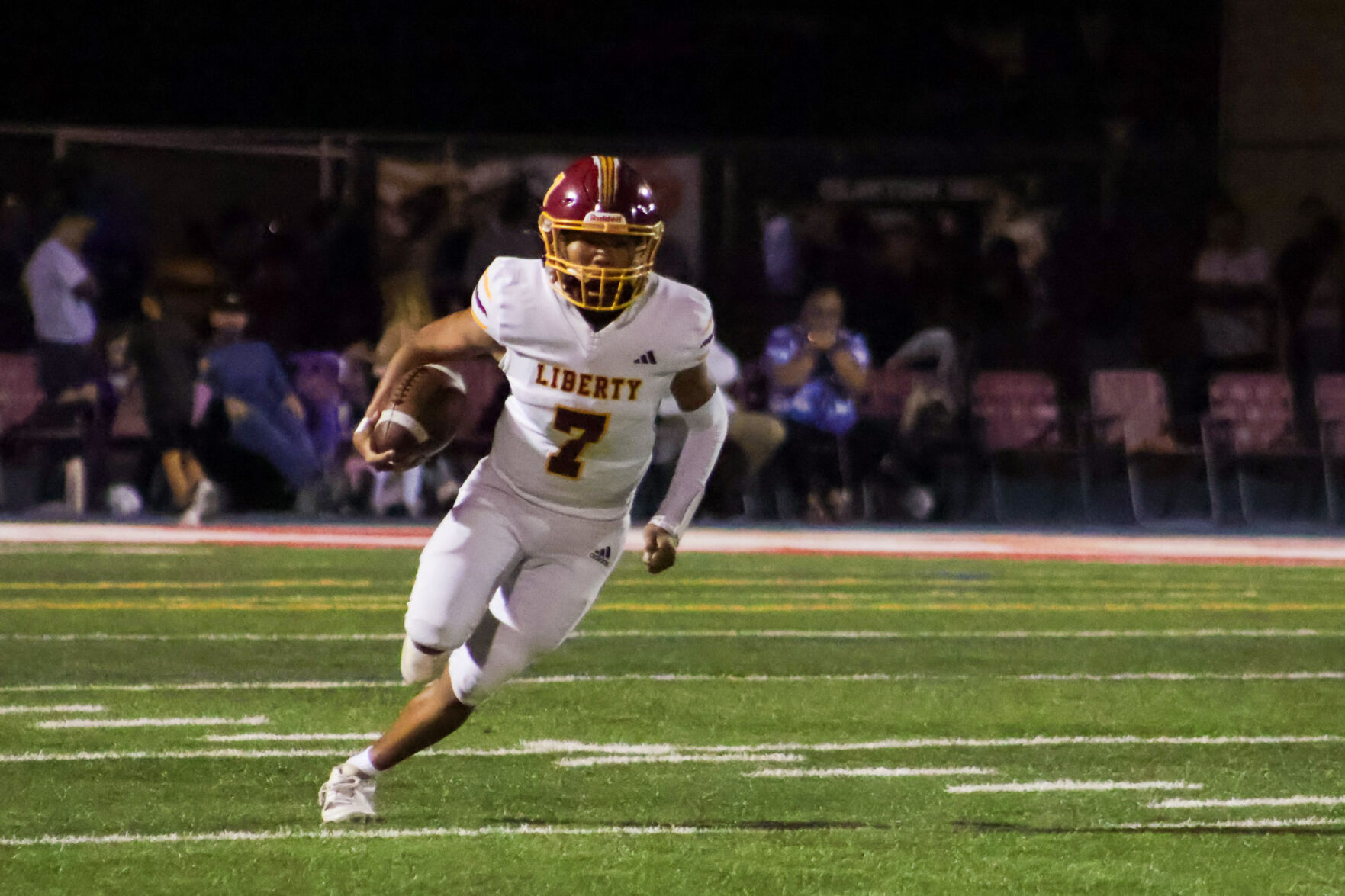 Bell's four touchdowns power Liberty to third-straight win, beating ...