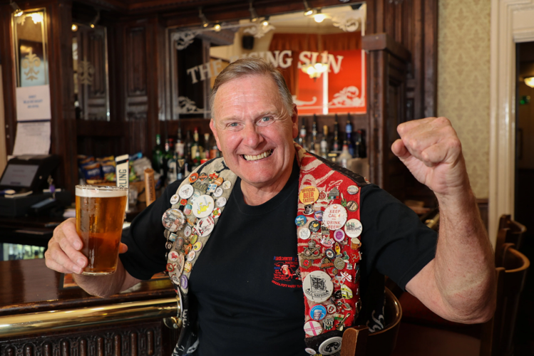 Booze fest! Man marks milestone by chugging beers at 4,500 pubs ...