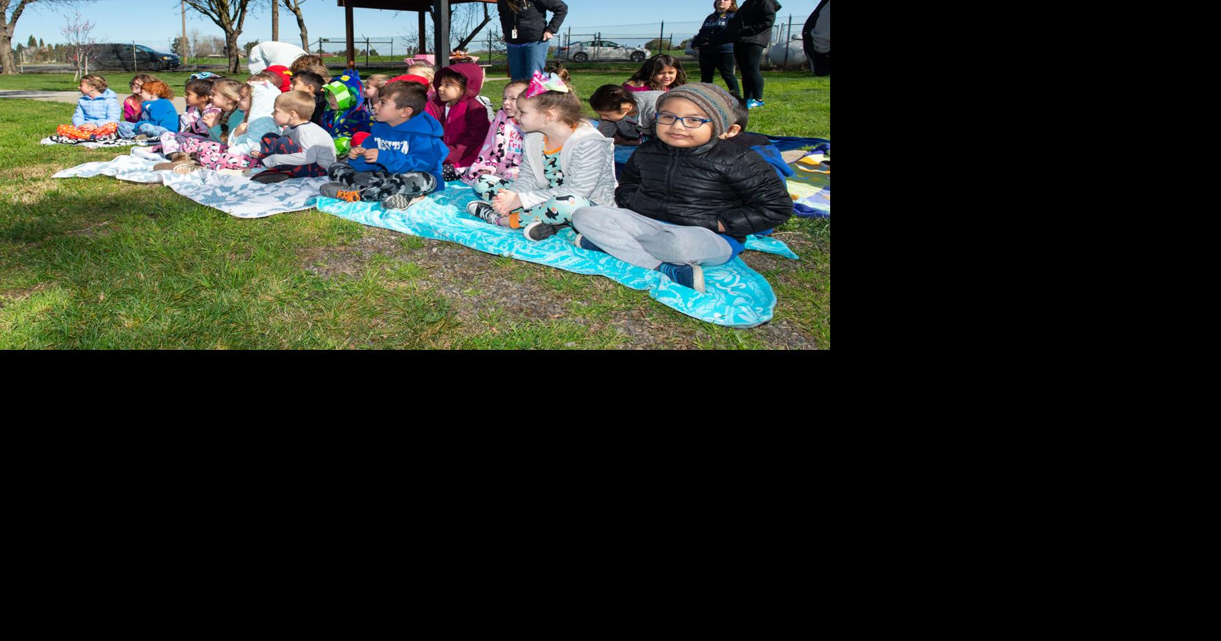[Photos] Knightsen Elementary School "Read Across America" | Slideshows ...