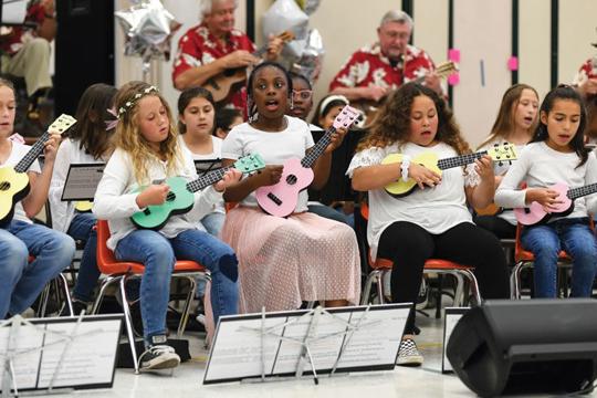 Garin Elementary students get lessons from Delta Strummers | News ...