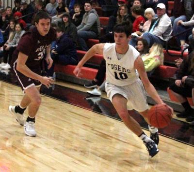 BASKETBALL: Dodson pours in 41 points during home finale | Local Sports ...