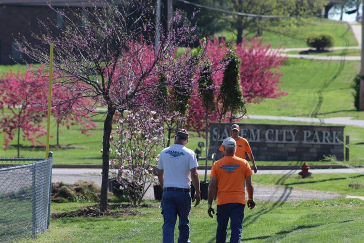 Spring Creek Garden Club plants over two dozen trees in City Park ...