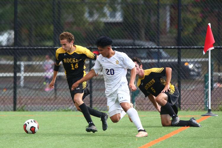Richard Montgomery stuns Gaithersburg 1-0 in boys soccer action ...