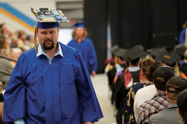 Graduates add their taste of style to caps | Local News ...