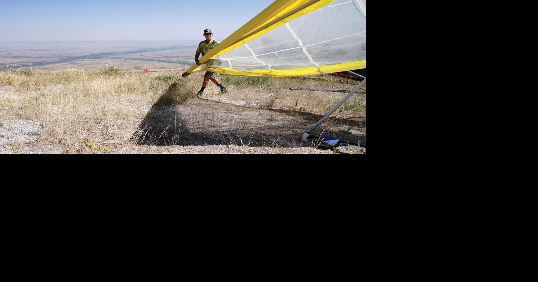 Hang Gliding at Sand Turn | Photo Galleries | thesheridanpress.com