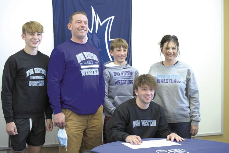 Sheridan’s Crow takes ‘funk’ style of wrestling to Iowa Western | Local ...