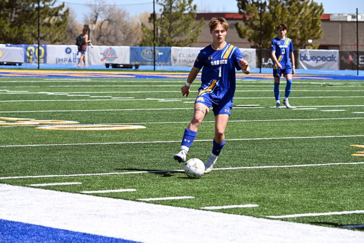 Sheridan Broncs battle Thunder Basin Bolts | Photo Galleries ...