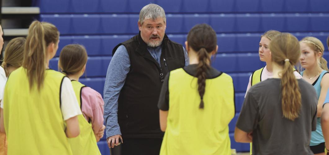 Lady Broncs success hinges on seniors | Local Sports | thesheridanpress.com