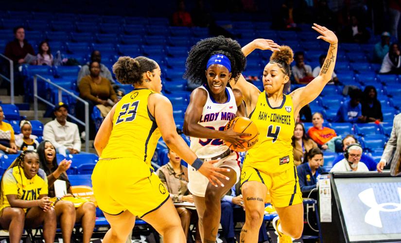 Basketball teams compete in Florida tournaments | Sports | theshorthorn.com