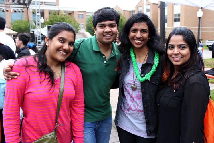 UTA Block Party Crowd Gallery | Gallery | theshorthorn.com