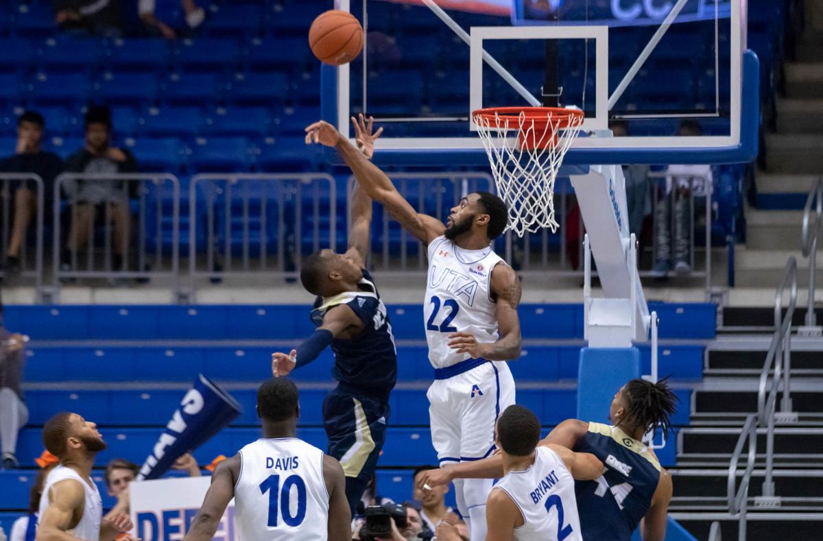 Photos: Men's basketball defeats UC Davis in day game | Gallery ...
