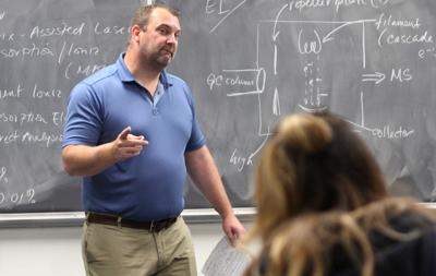 American Chemical Society awards UTA professor for teachings | News ...