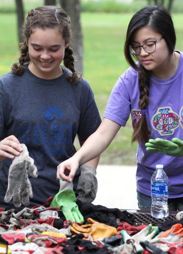 Students give back at Super Service Saturday | News | theshorthorn.com