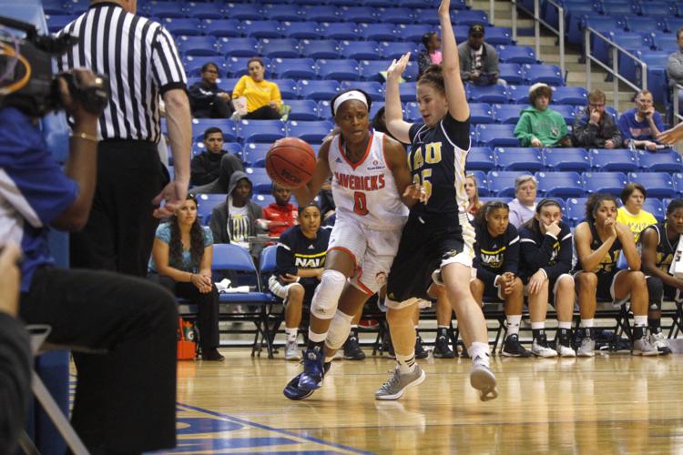Mavericks remain perfect at home with 80-62 win | Sports | theshorthorn.com