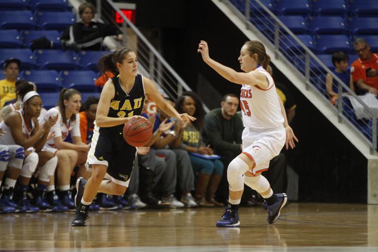 Mavericks remain perfect at home with 80-62 win | Sports | theshorthorn.com