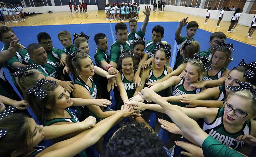 Azle High School cheerleaders bring their spirits to UTA | Gallery ...