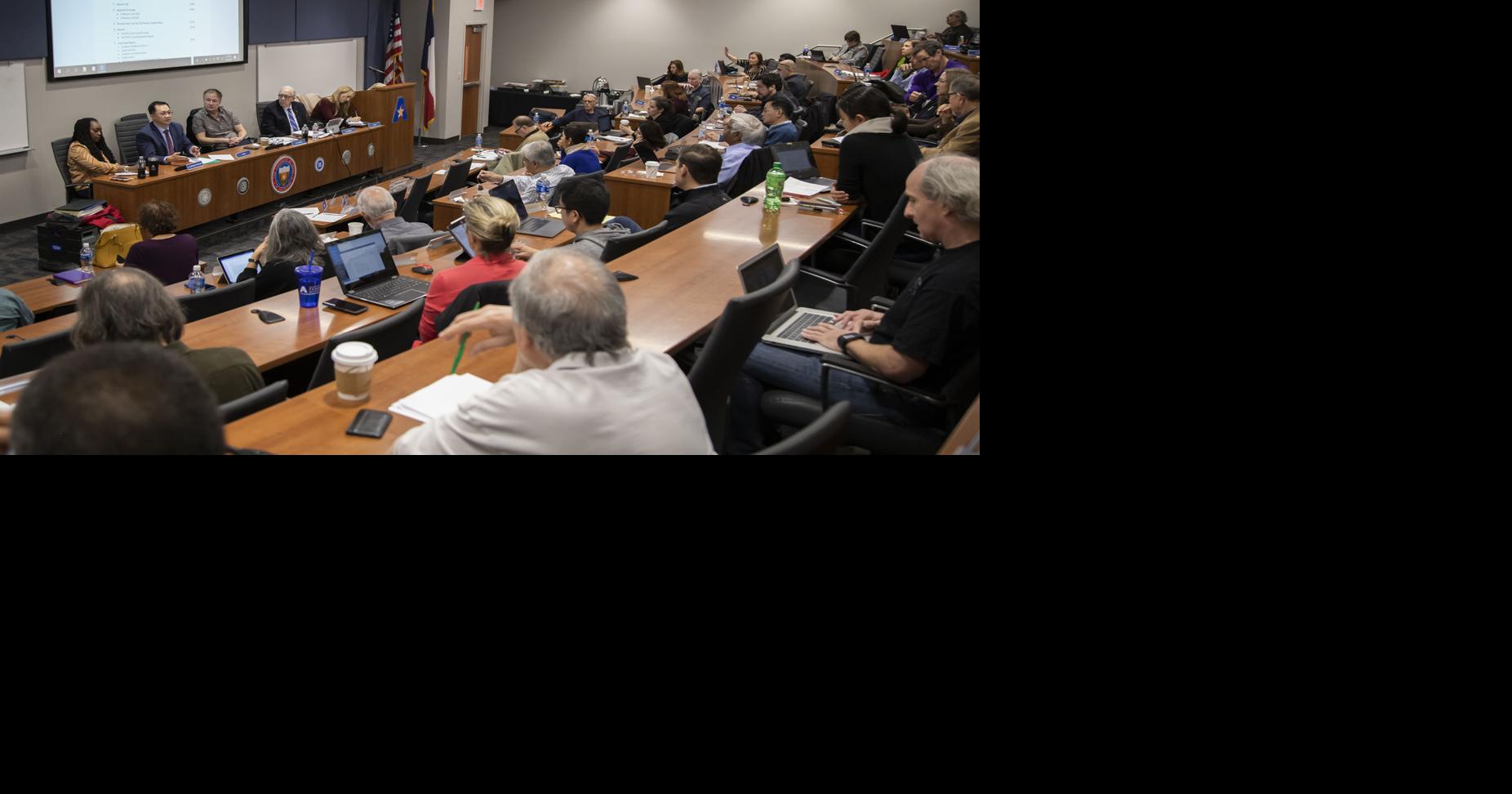 Faculty Senate discusses UTA presidential search, in-person graduation ...