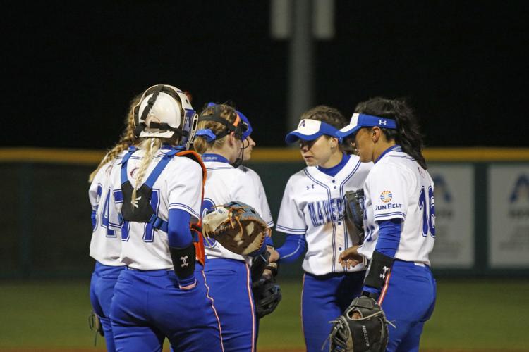 Walk-off grand slam lifts UTA softball to victory | Sports ...