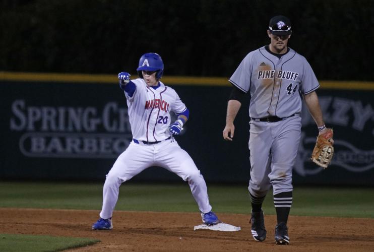 Photos: UTA baseball tames Golden Lions | Gallery | theshorthorn.com
