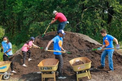 Super Service Saturday brings students, organizations together to serve ...