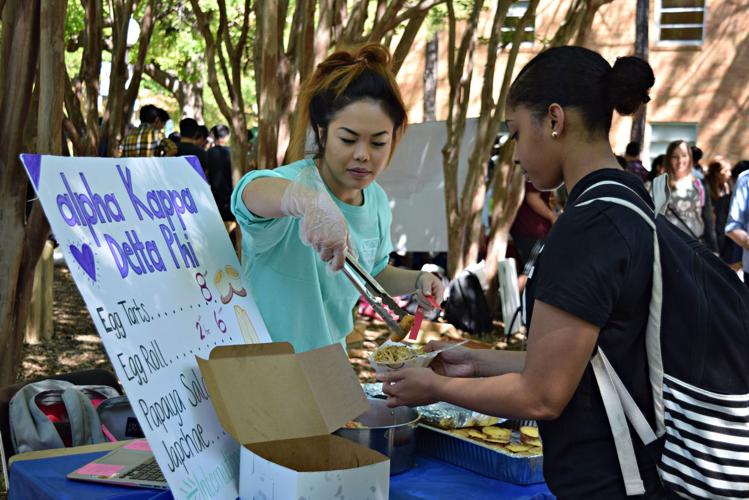 Food fair serves up worldwide flavor | Multimedia | theshorthorn.com