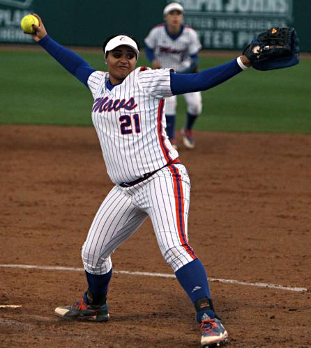 Softball team splits doubleheader | Sports | theshorthorn.com