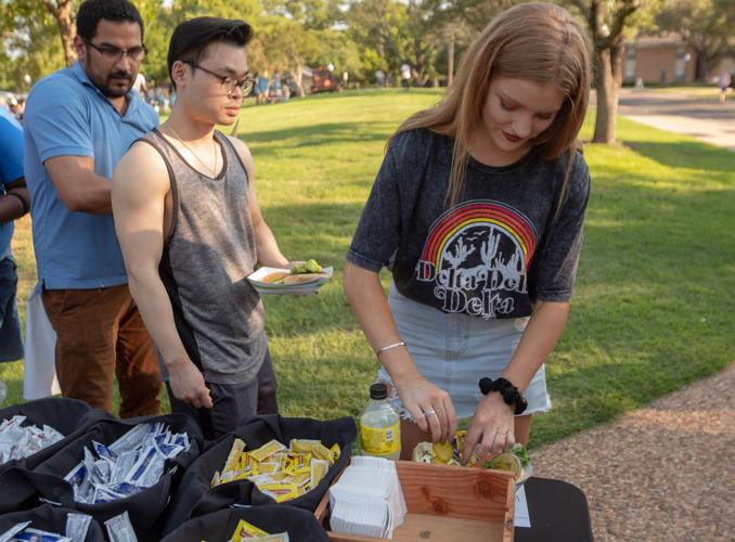 Photos: Students relax at Welcome Back BBQ | Gallery | theshorthorn.com