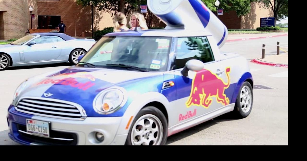 Red Bull employees pass out free drinks | Multimedia | theshorthorn.com