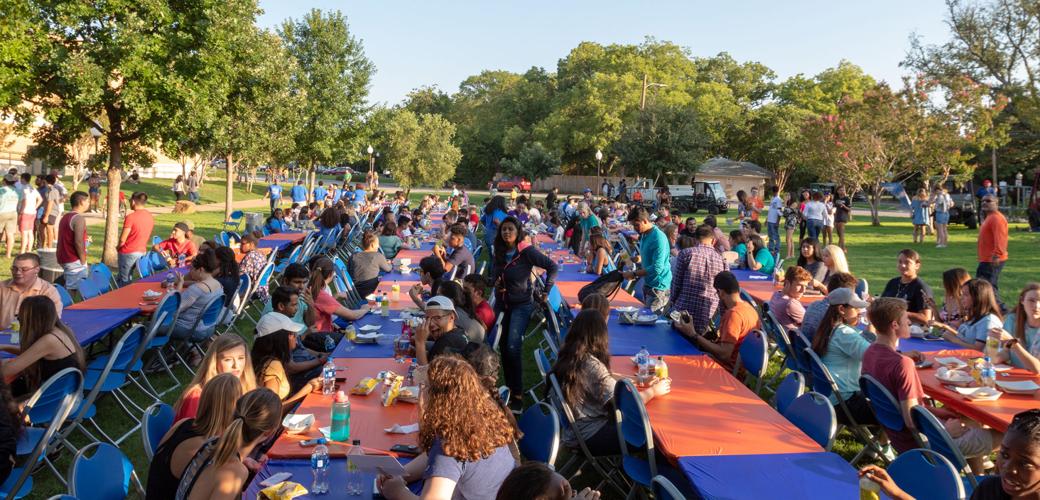 Photos: Students relax at Welcome Back BBQ | Gallery | theshorthorn.com