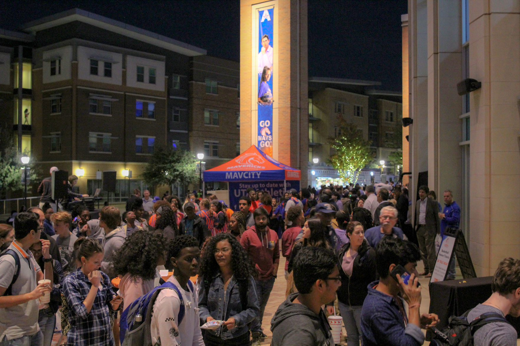 Photos: Students gather in front of College Park Center to Meet the ...