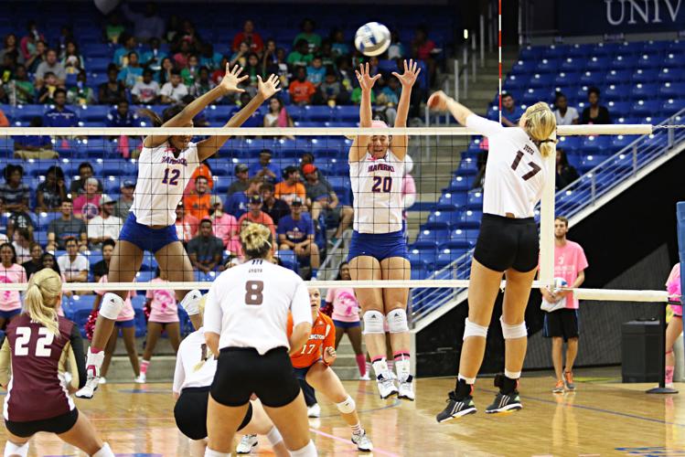 Volleyball snaps win streak in Dig Pink Match | Gallery | theshorthorn.com