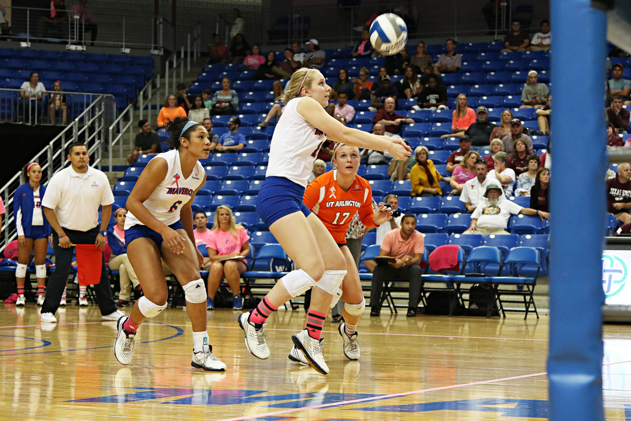 Volleyball snaps win streak in Dig Pink Match | Gallery | theshorthorn.com