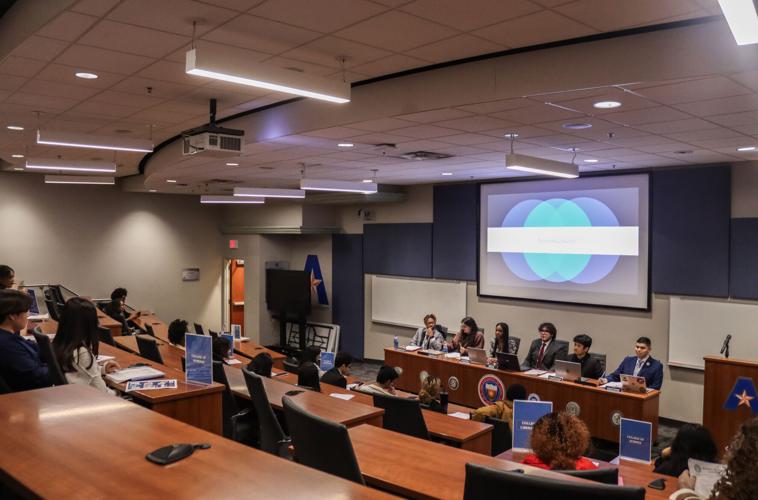 Student Senate introduces resolution to allow multiple vehicles on ...