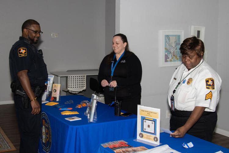 UTA Police hosts meet-and-greet to improve student relations | News ...