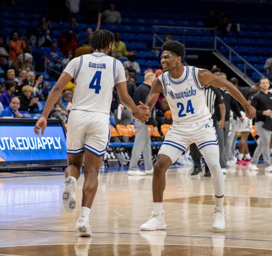 Photos: Basketball returns to break the ice | Multimedia | theshorthorn.com