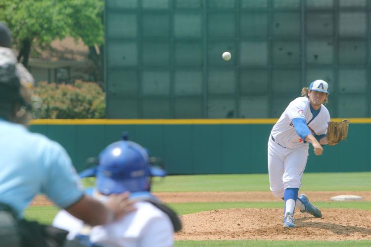 UTA drops game two, splits doubleheader | Sports | theshorthorn.com