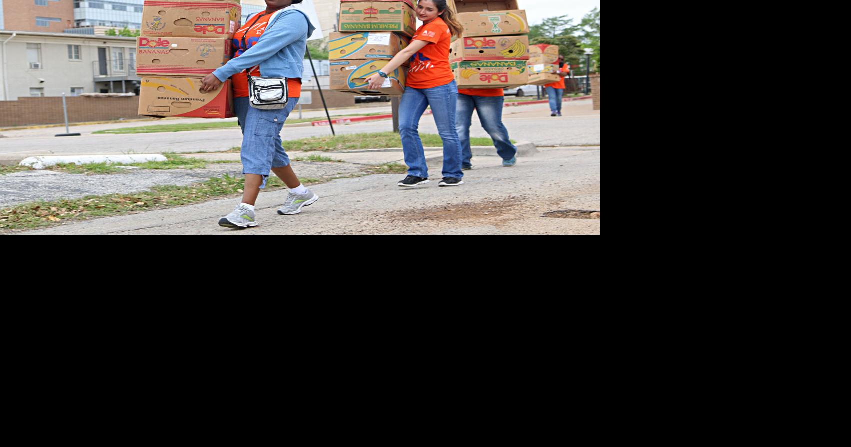 Volunteers gather for day of community service | News | theshorthorn.com