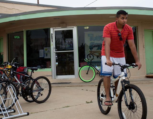 Students react to new bike lanes | News | theshorthorn.com