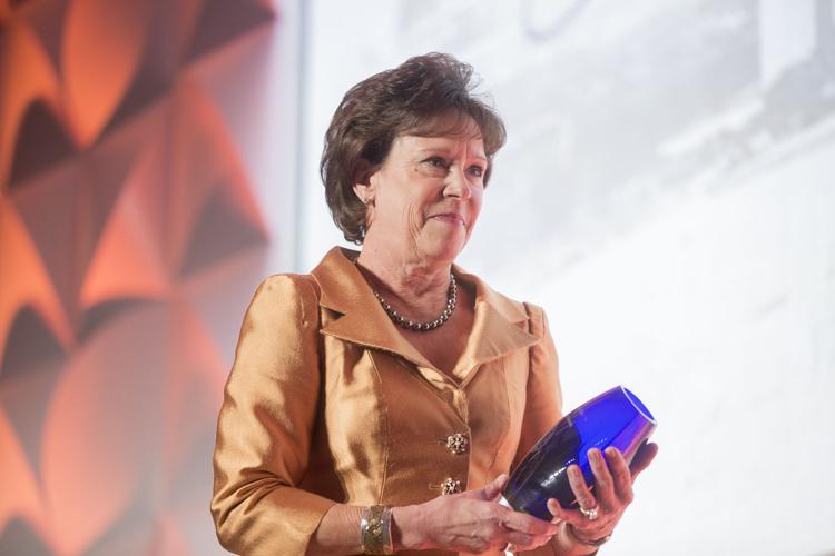 5 alumni receive awards | News | theshorthorn.com