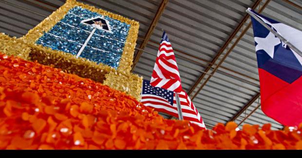 Alumni, floats to celebrate at annual Parade | Campus | theshorthorn.com