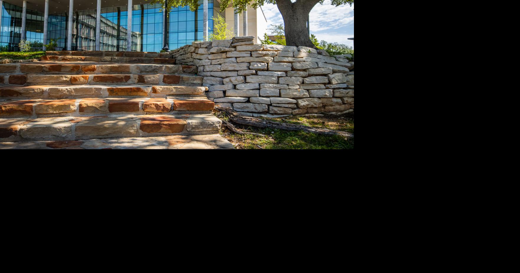 UTA Unfolded: Where can I take graduation photos? | Multimedia ...