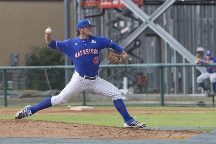 Baseball camps hit Clay Gould Ballpark | Sports | theshorthorn.com