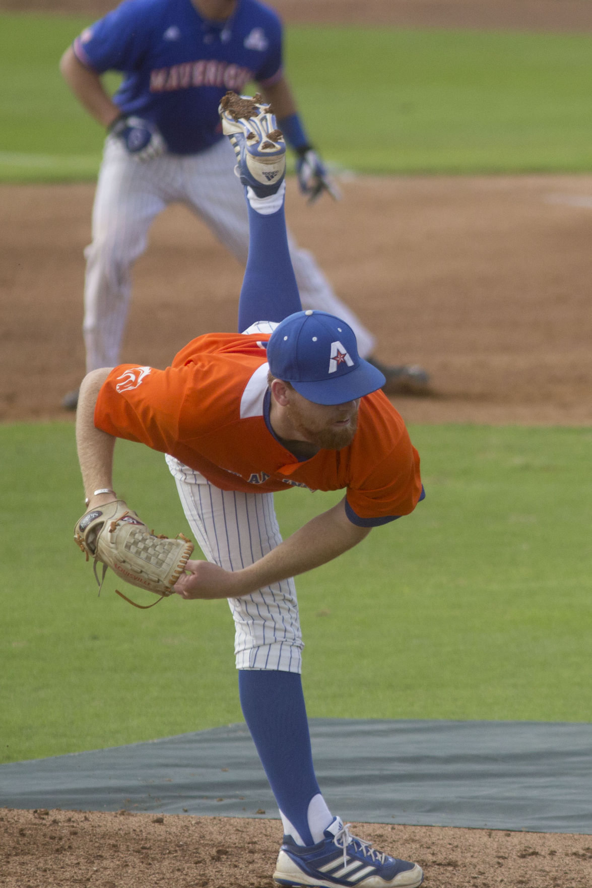 Baseball camps hit Clay Gould Ballpark | Sports | theshorthorn.com