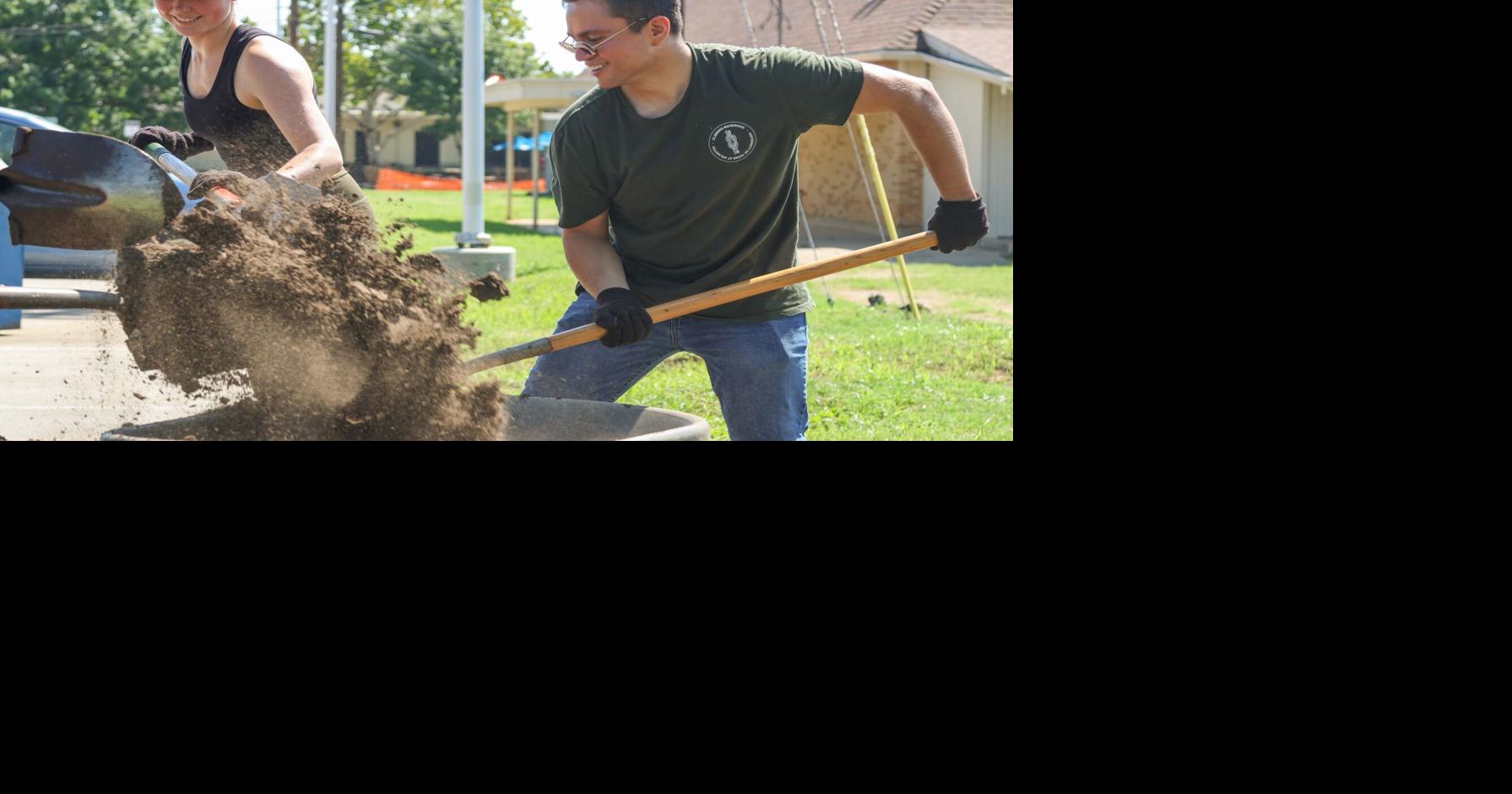 Super Service Saturday: Students connect with community | News ...