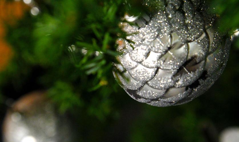 Christmas tree decorating spurs creativity | Life + Entertainment ...