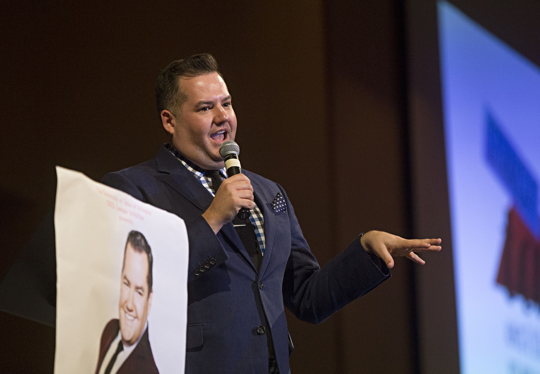 Comedian gives advice, laughter to students | Life + Entertainment ...