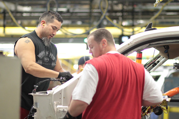 Tour of General Motors plant in Arlington | Multimedia | theshorthorn.com