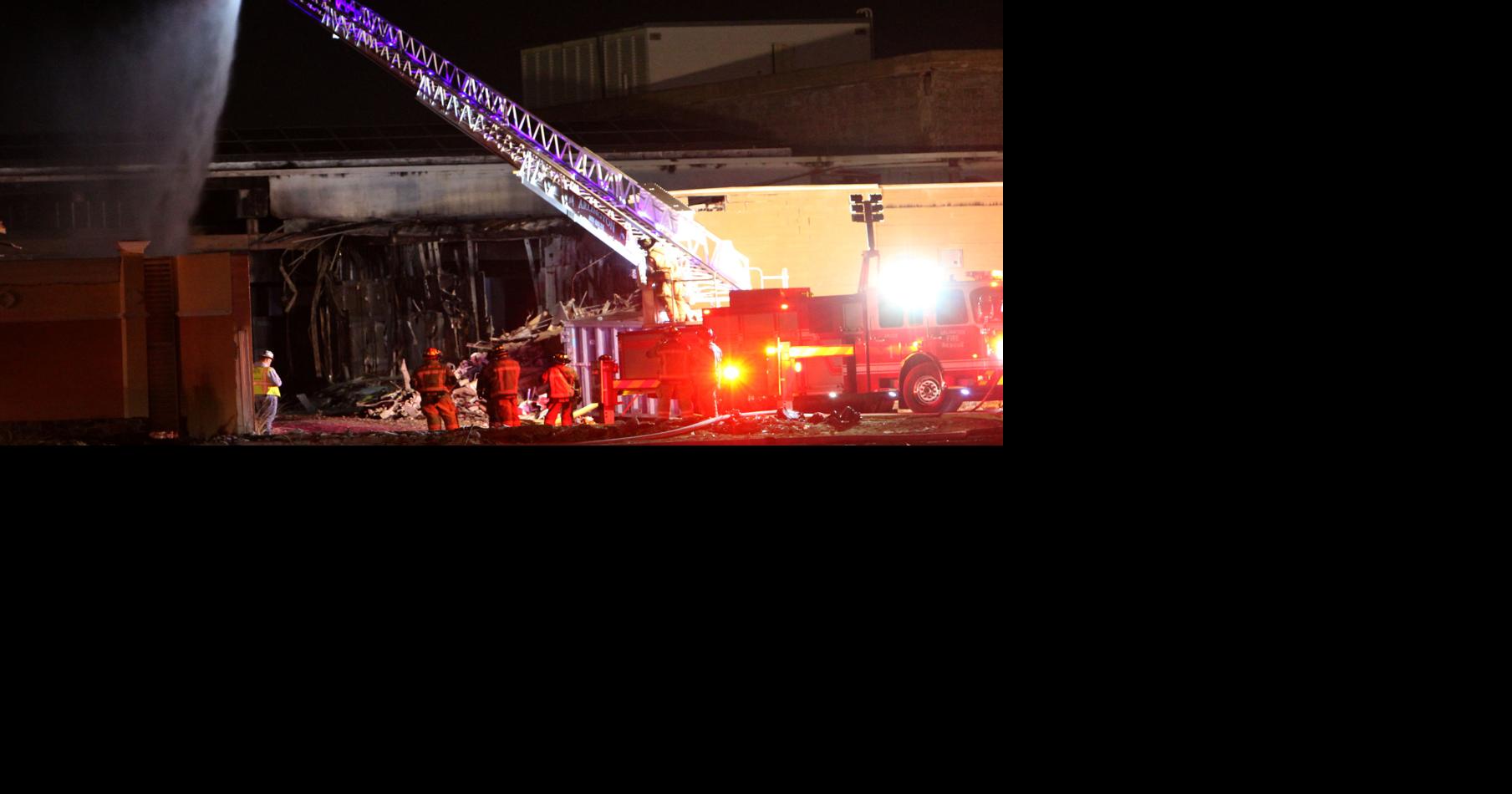 Cinemark Tinseltown USA theater evacuated during Six Flags Mall fire ...