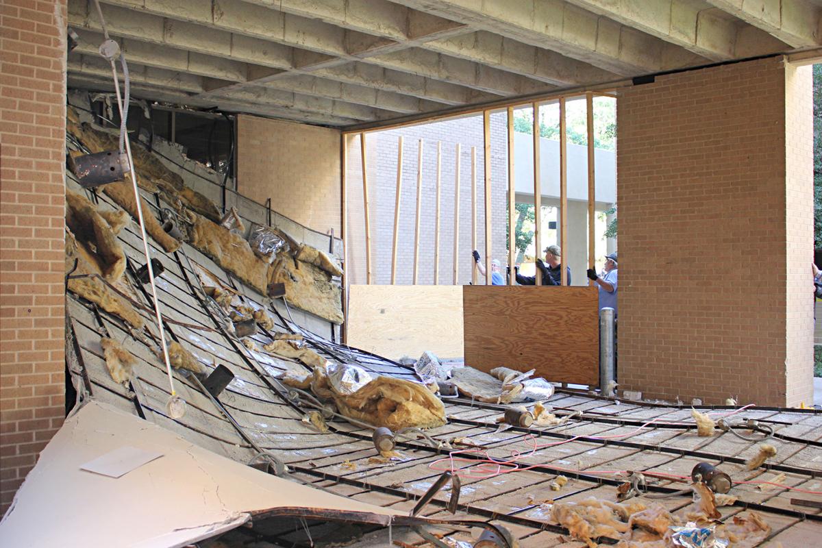 Ceiling collapse outside Carlisle Hall injures 1 | News | theshorthorn.com
