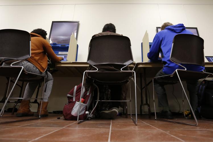 Students vote in campus elections | Gallery | theshorthorn.com